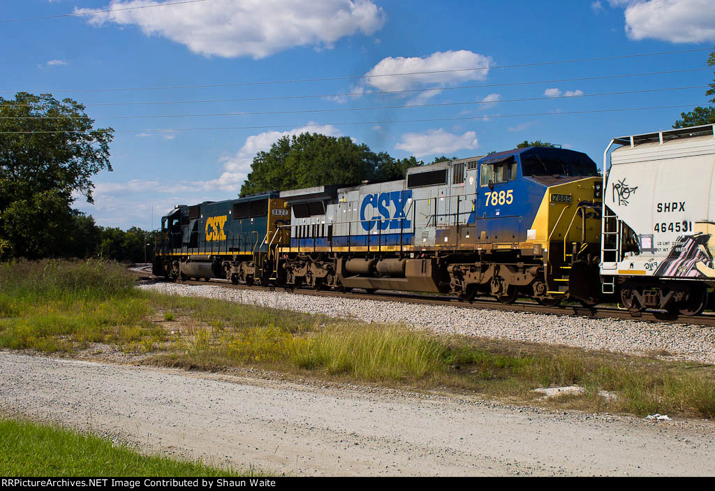 CSX 7885 + 8622 enter the yard